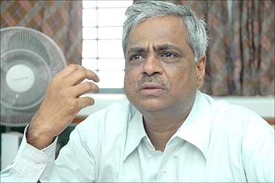 rediff.com: The inspiring story of an IIT professor