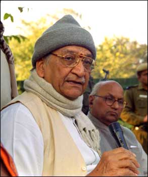 rediff.com: Ashok Singhal at a press conference in New Delhi